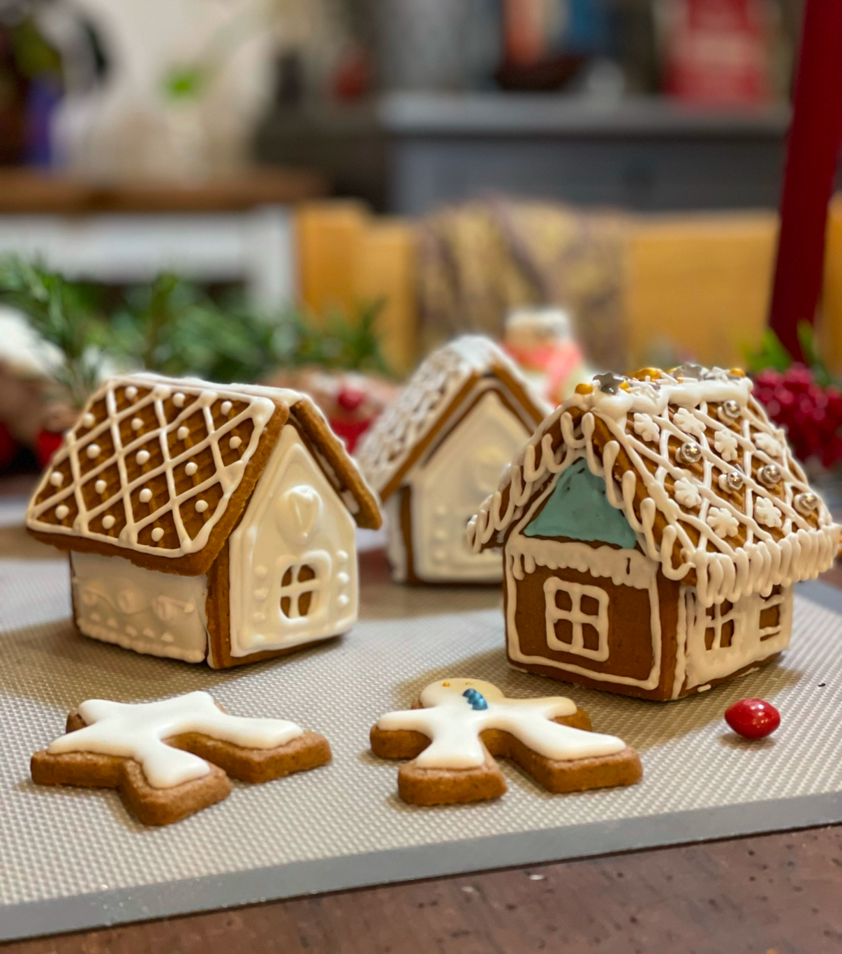 Junior Kitchen - April 18- Bake & Build a Biscuit House! - Y Sied